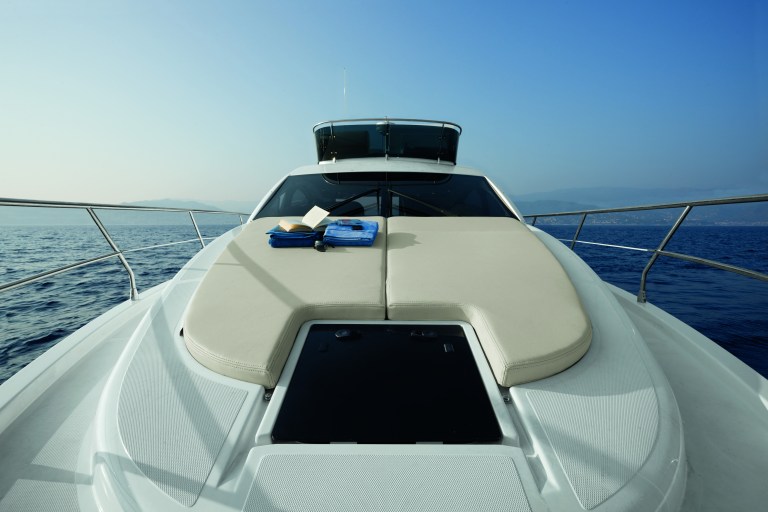 A new 400 metre world record is set by the new Azimut 40 Flybridge