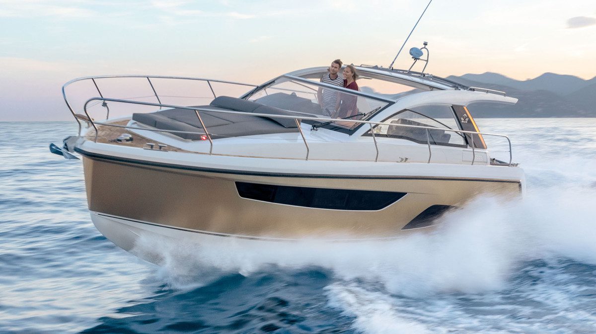 Sublime Sealine S330V outboard cruiser