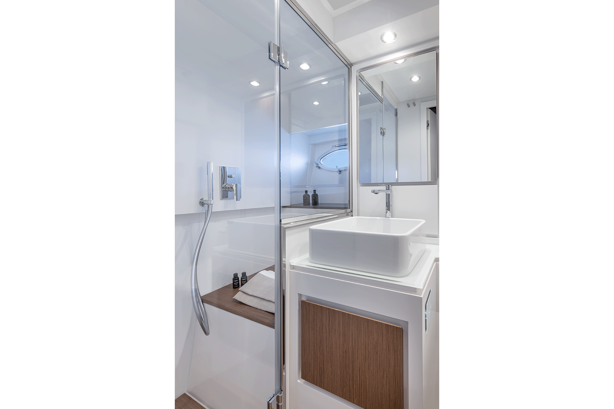 The new Itama 45RS is the contemporary restyling. Full review here