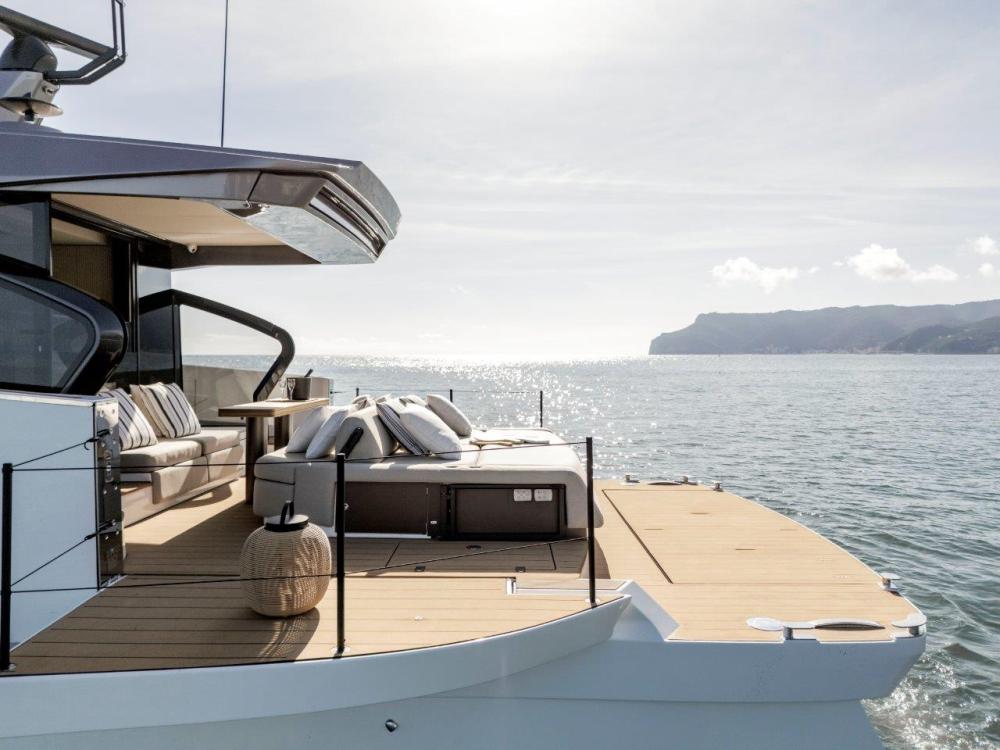 Azimut Seadeck 6: The Sustainable Low-Emission Yacht
